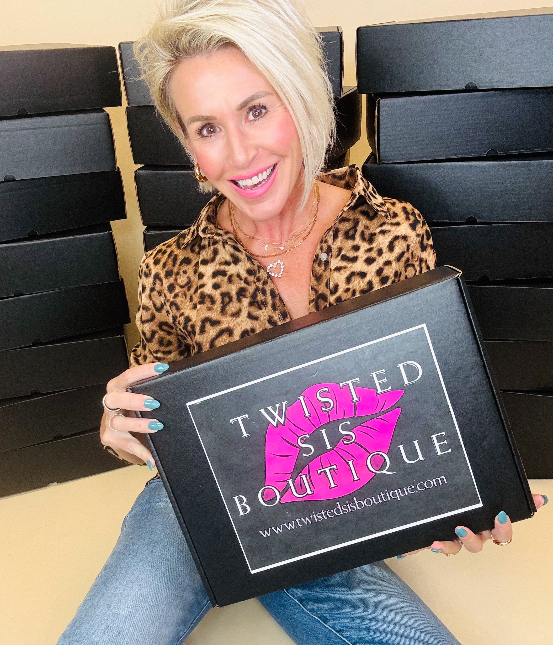 TSB Monthly Box – Twisted Sis Boutique